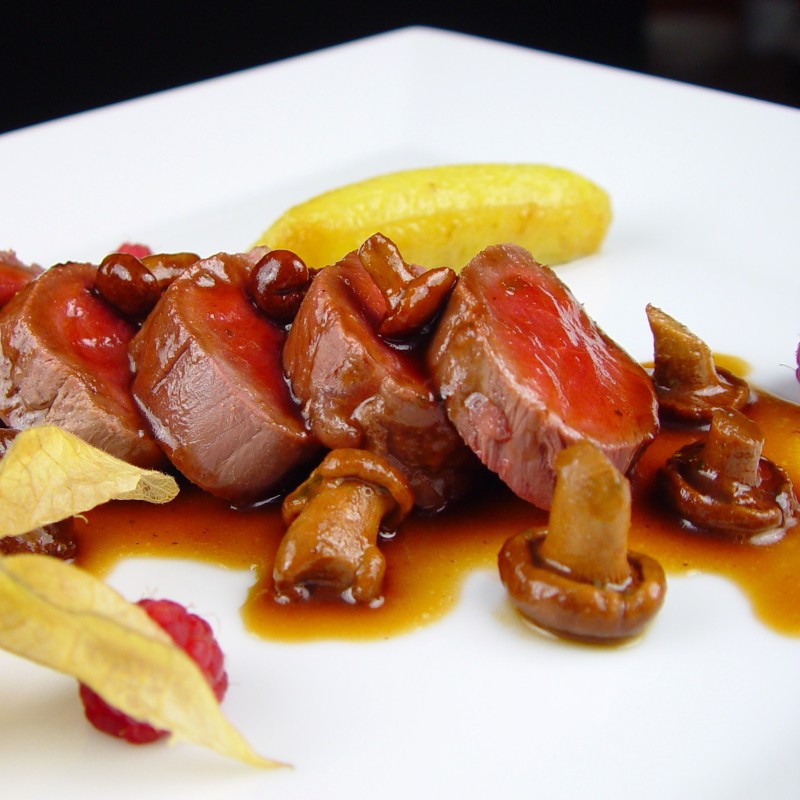 Beef fillet mignon with tropical fruits